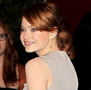 How To Wear Grey Dress With Pink Pumps Like Emma Stone