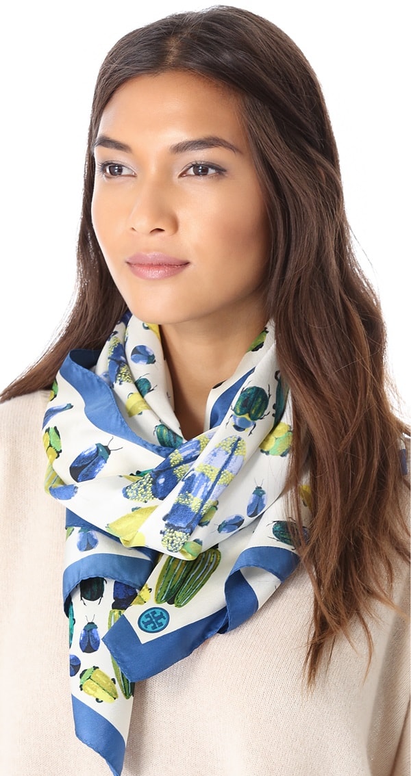 How to Tie a Blue Scarf to a Yellow Bag Like Kimberley Garner