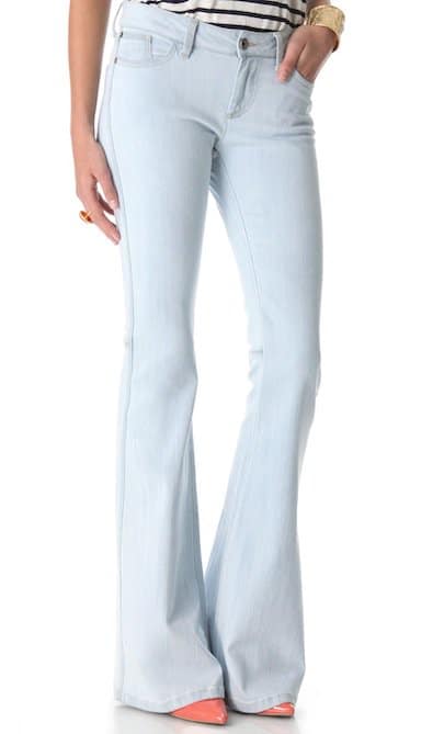 How to Wear Retro Flared Denim Jeans Like Karlie Kloss