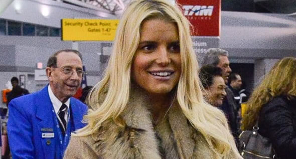 How Jessica Simpson Turned JFK Airport Into Her Personal Fashion Runway
