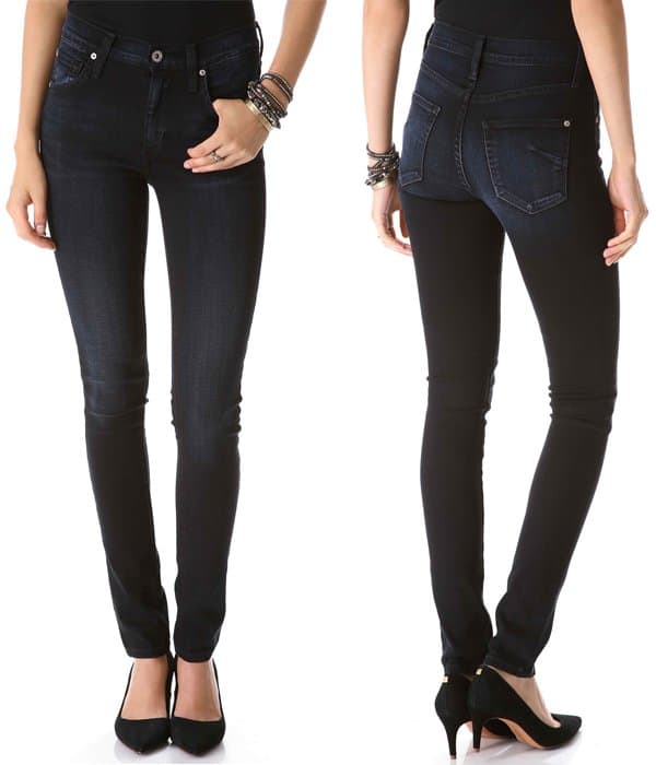 How To Wear Dark Denim Jeans Like RHW For Model Off-Duty Vibe