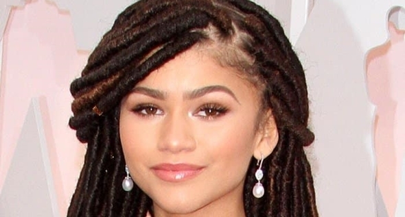 Zendaya Stuns in Vivienne Westwood and Defends Her Dreadlocks at the ...