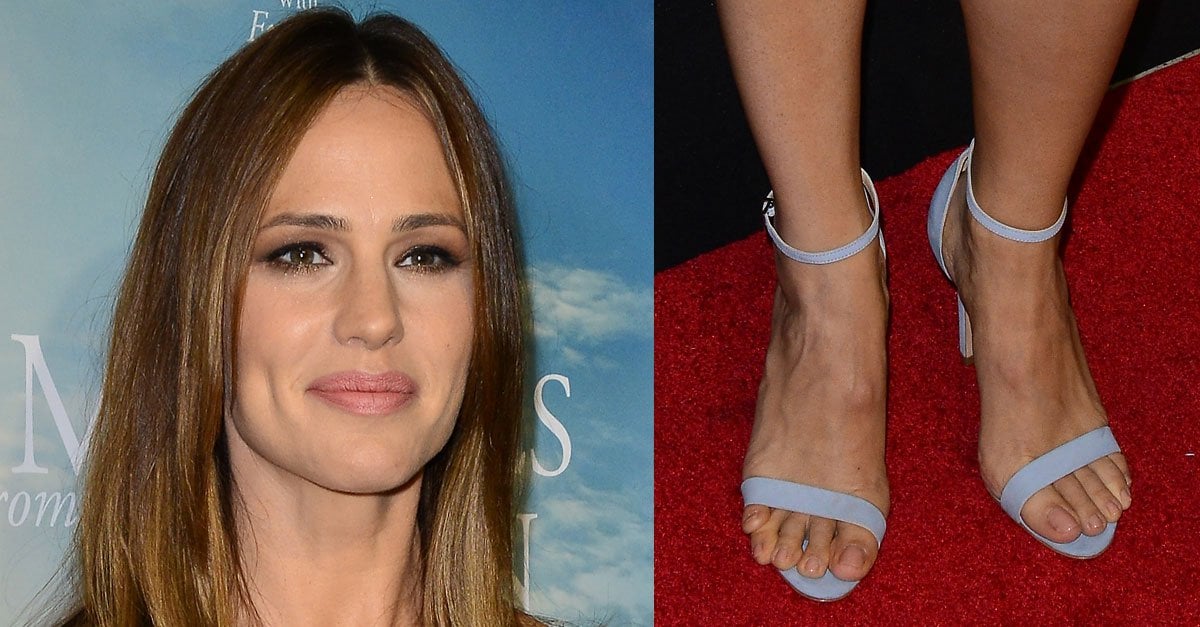 Jennifer Garner's Overhanging Toes and Overlapping Pinky Toe