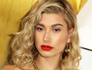 From Gown to Mini: Hailey Baldwin’s Revolve Awards Fashion Hack
