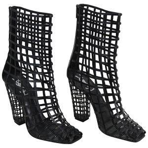 Cage Heels Explained: Why This Daring Style Keeps Trending