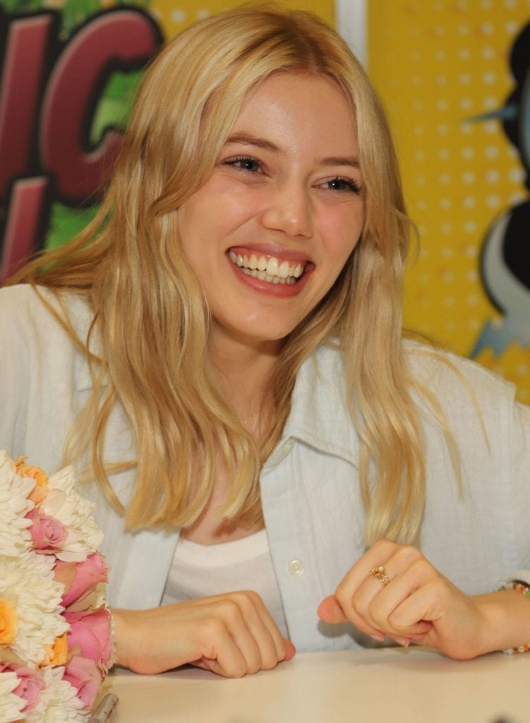 Stranger Things’ Chrissy Star Grace Van Dien: Height, Style & Hollywood ...