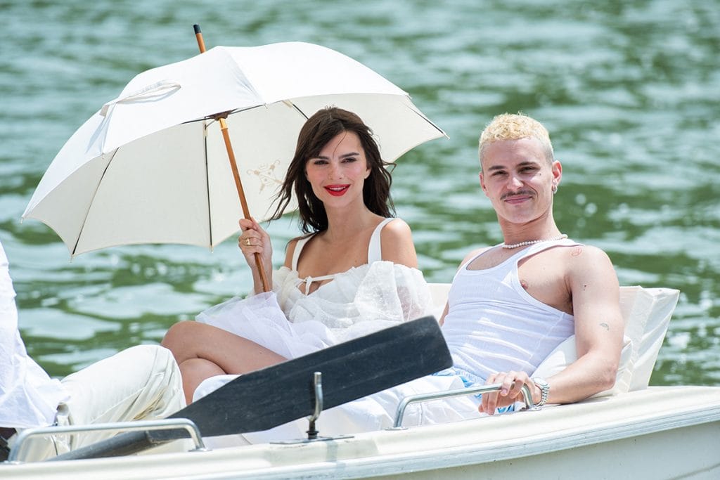 Emily Ratajkowski Stuns in Risqué Jacquemus Ensemble at Paris Fashion Week