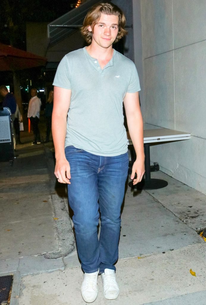 The Kissing Booth Cast in Heels & Loafers: Heights, Shoe Sizes, and Red-Carpet Styles Revealed