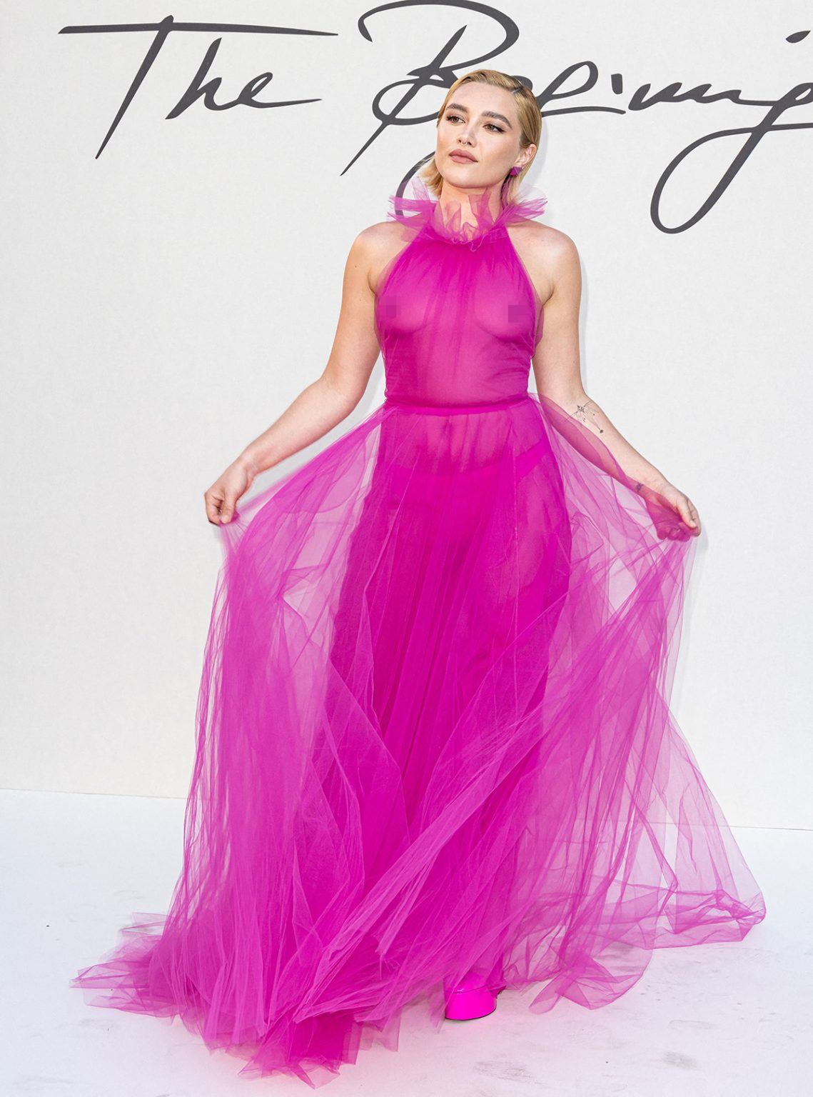 Florence Pugh Risks Wardrobe Malfunction in Sheer Tie-Front Valentino ...