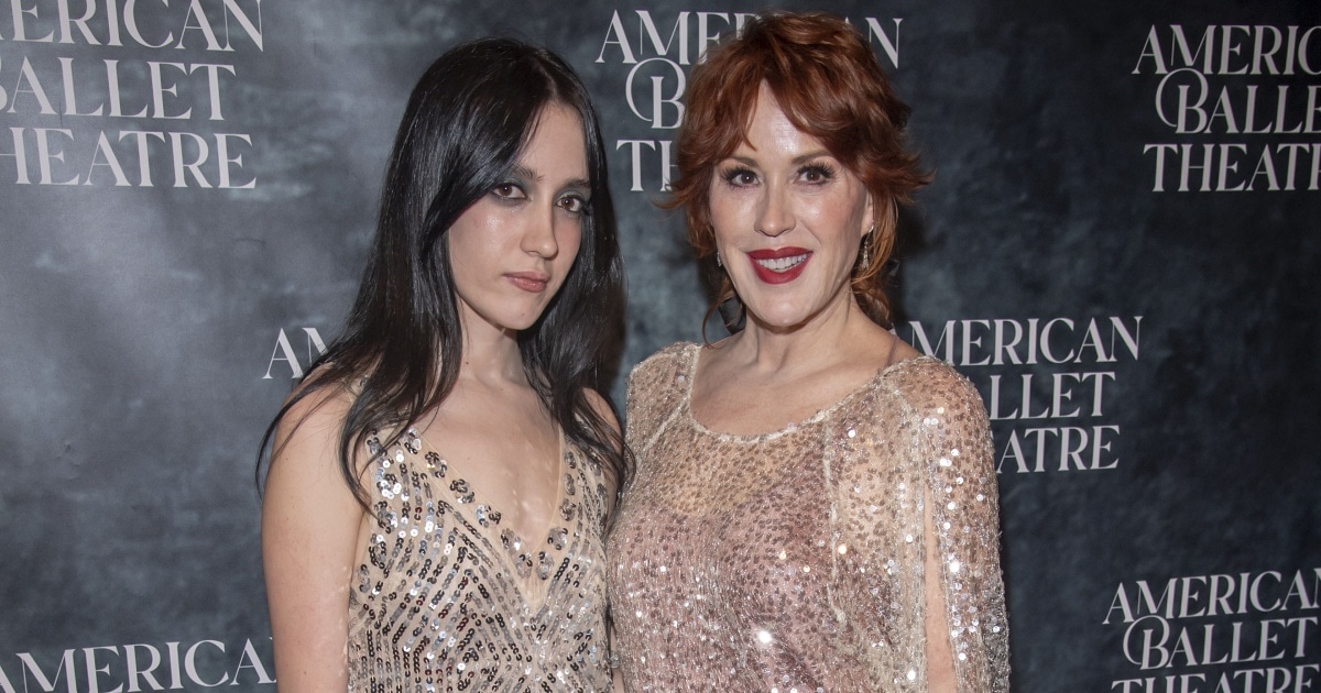 Molly Ringwald and Mathilda Gianopoulos Make Stylish Mother-Daughter ...