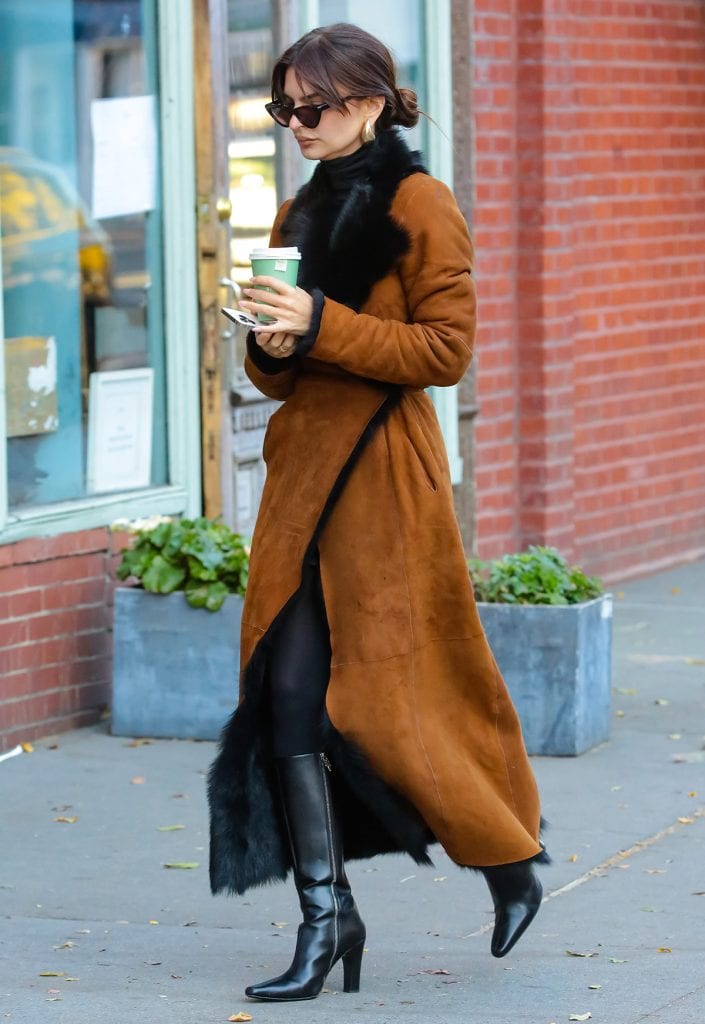 Emily Ratajkowski's Coats: A Masterclass in Chic Fall and Winter Dressing
