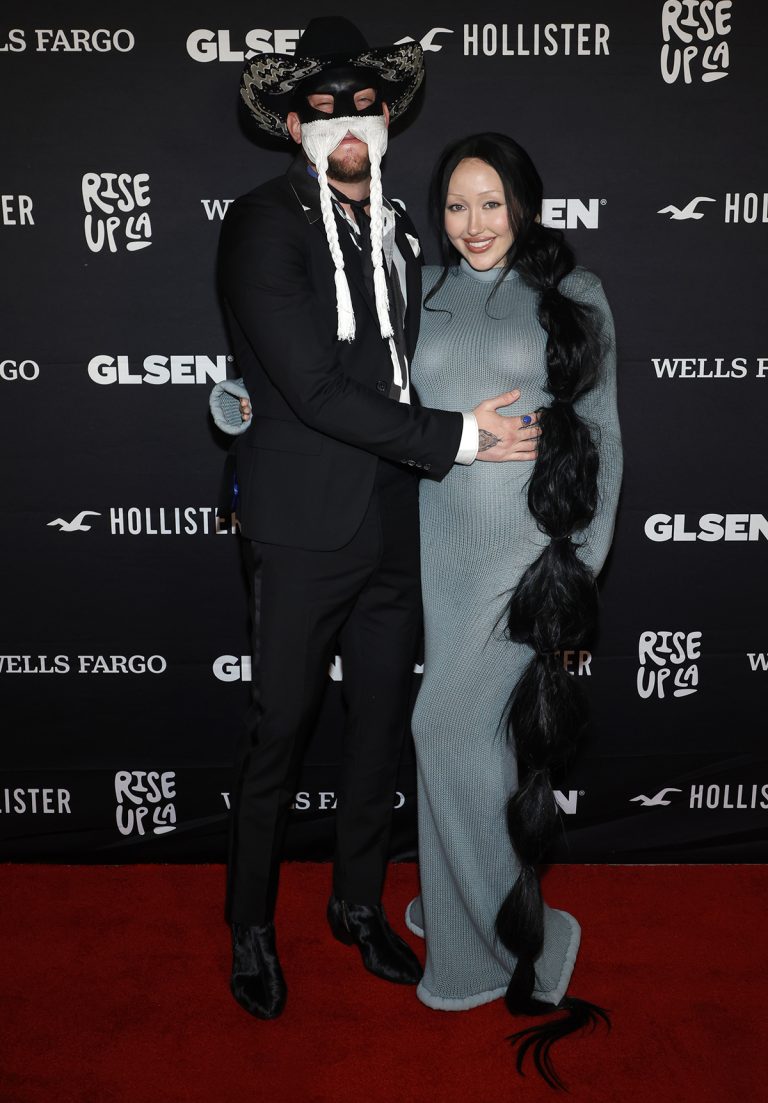 Braless Noah Cyrus Rocks Floor-Length Bubble Ponytail at GLSEN's Rise ...