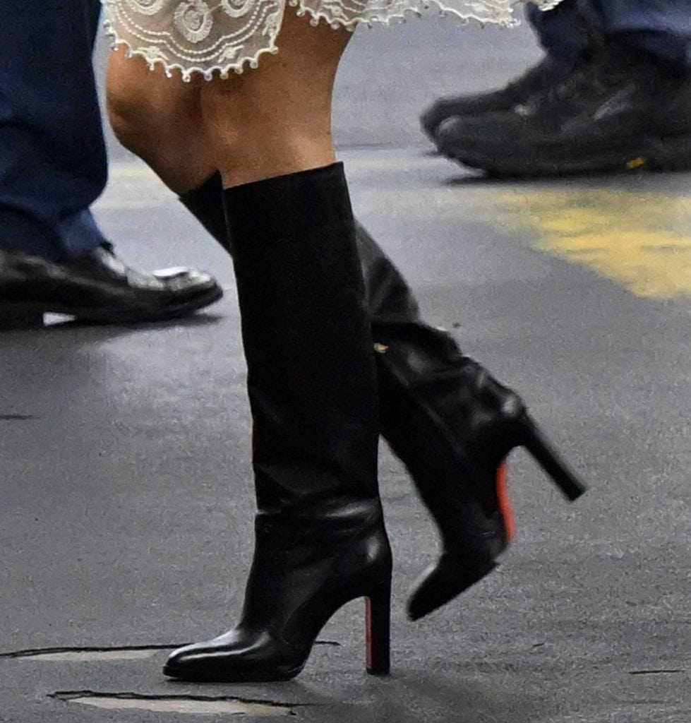 Kate Hudson Embraces Bohemian Style While Promoting Debut Album "Glorious"